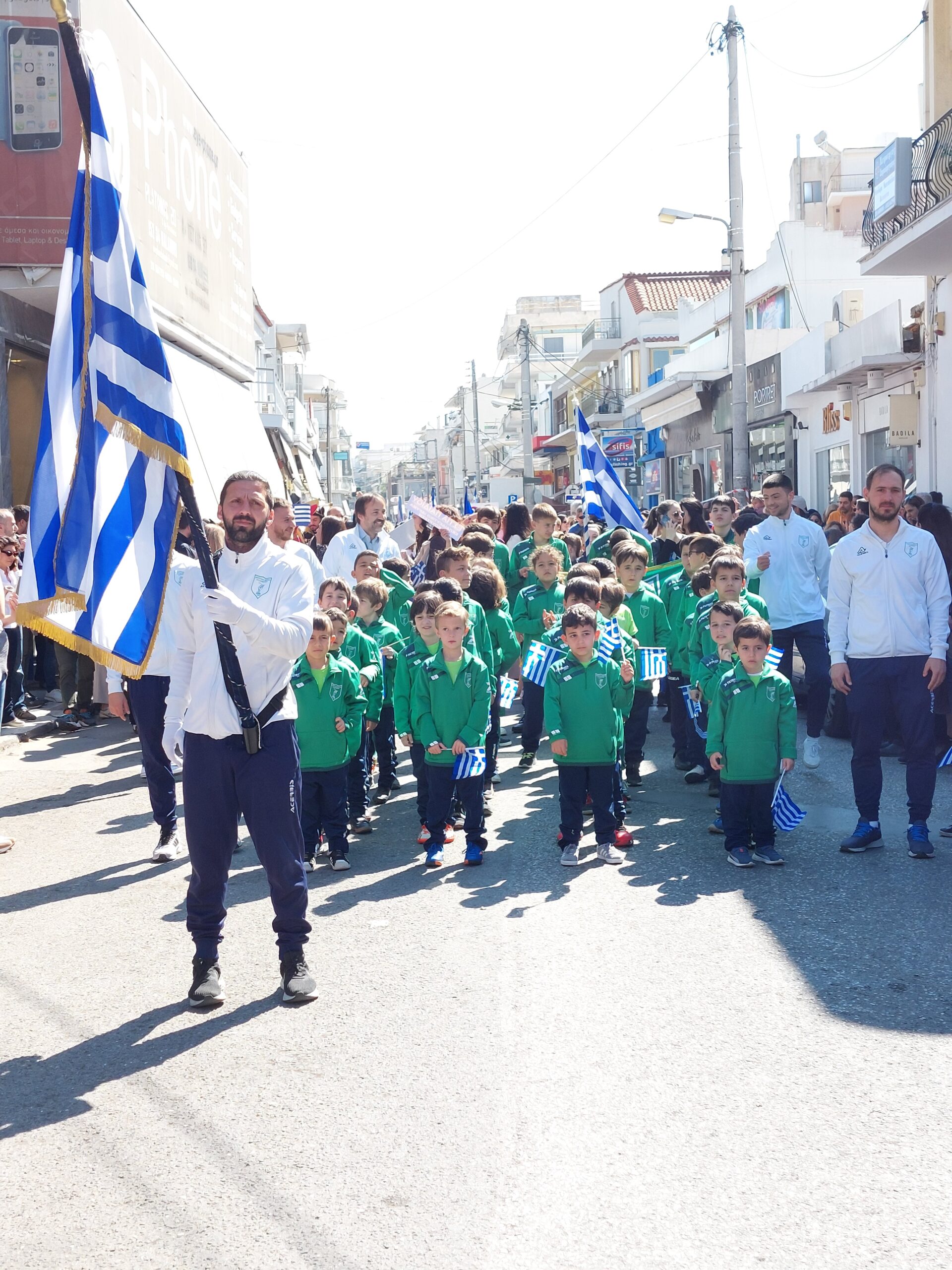Η ΑΕ Χαλανδρίου φώναξε “ΖΗΤΩ” στην παρέλαση της 25ης Μαρτίου ...